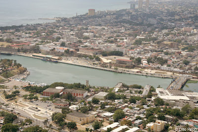 Vista aérea del río Ozama, en Santo Domingo